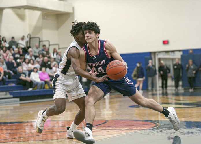 Nick Ryan, Mike Condoleon combine for 52 points in 75-74 win over ...